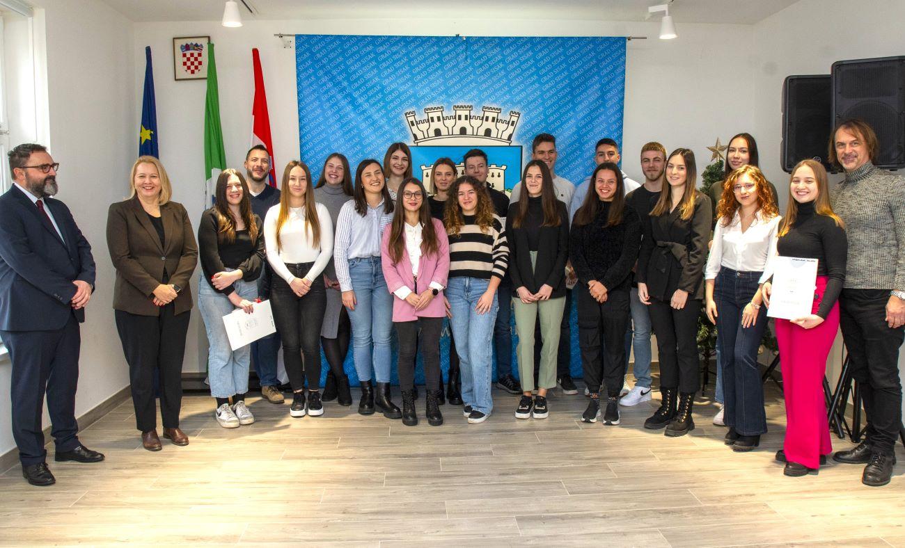 Grad Sisak stipendira 88 studenata | Grad Sisak